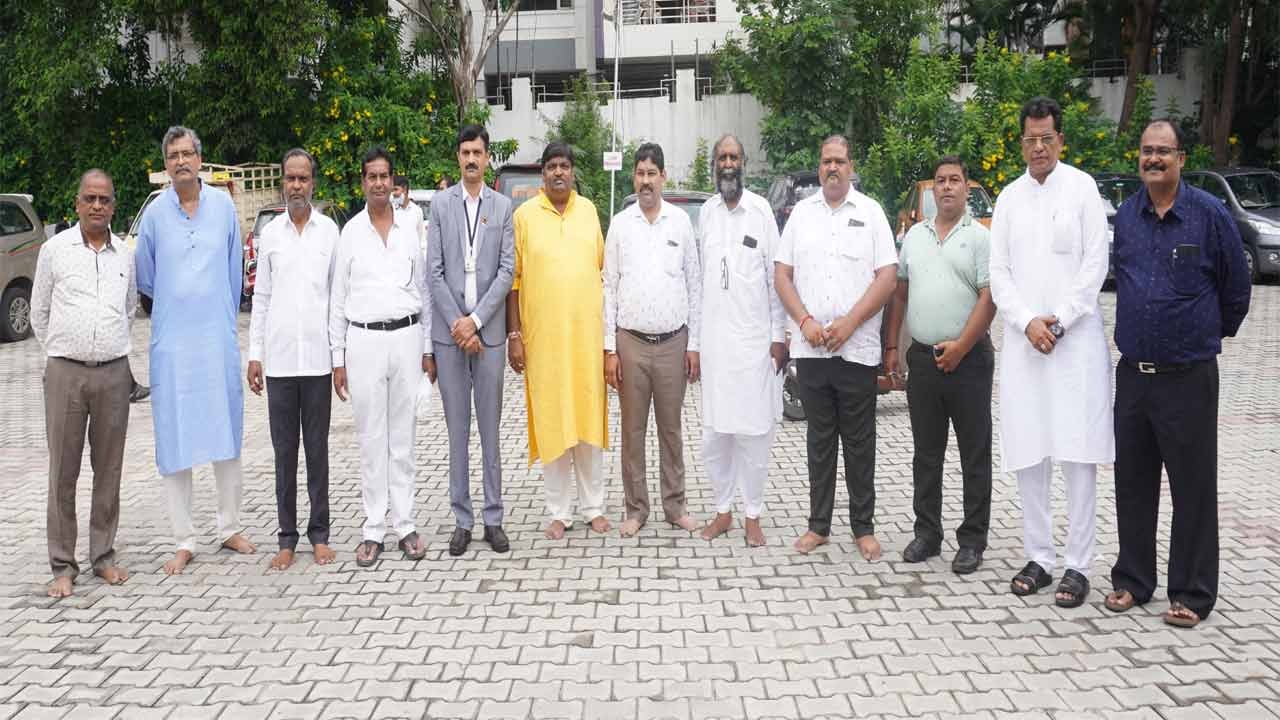 Jains in Hyderabad become monks for a day
