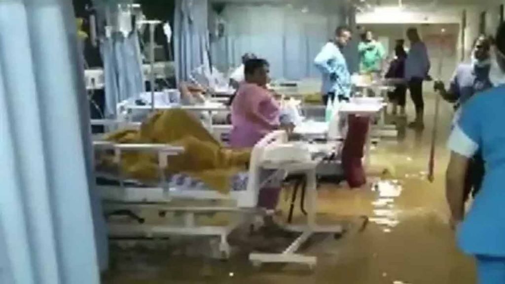 Mahabubabad: Govt hospital ceiling collapsed in ICU