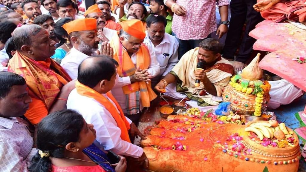 State BJP Chief Performs Prayers at Khairatabad Ganesh