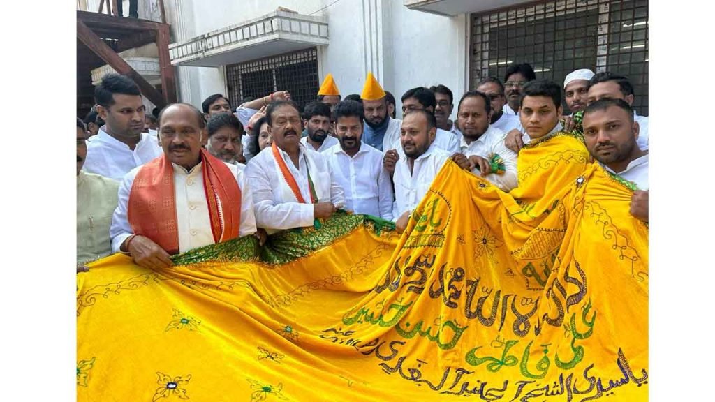 Telangana Congress leaders offer chadar to Ajmer dargah
