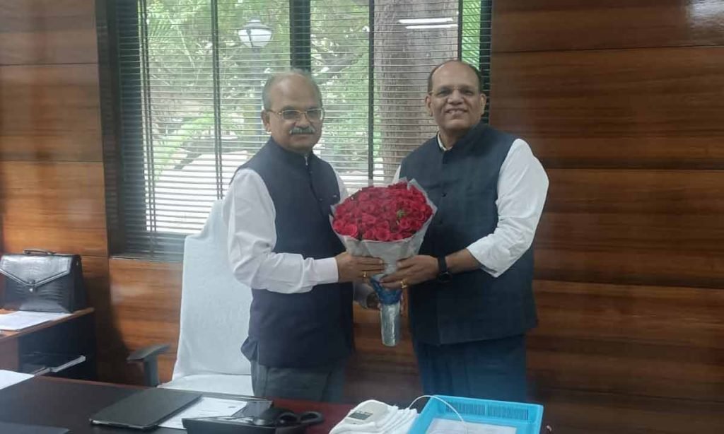 IAS Somesh Kumar Arrives in Vijayawada and met Andhra CS