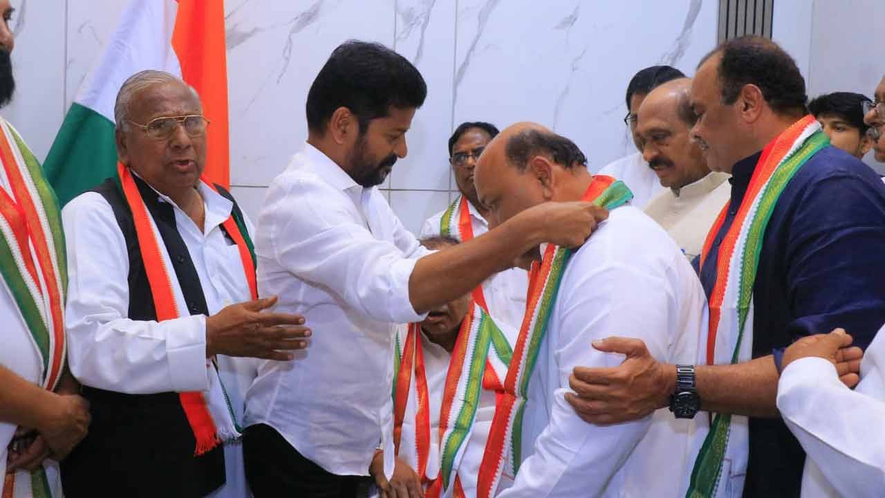 Telangana: Dharmapuri Srinivas Rejoins Congress