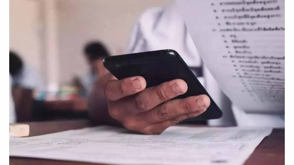 Candidate Caught With Phone While Writing The TSPSC Group-4 Exam