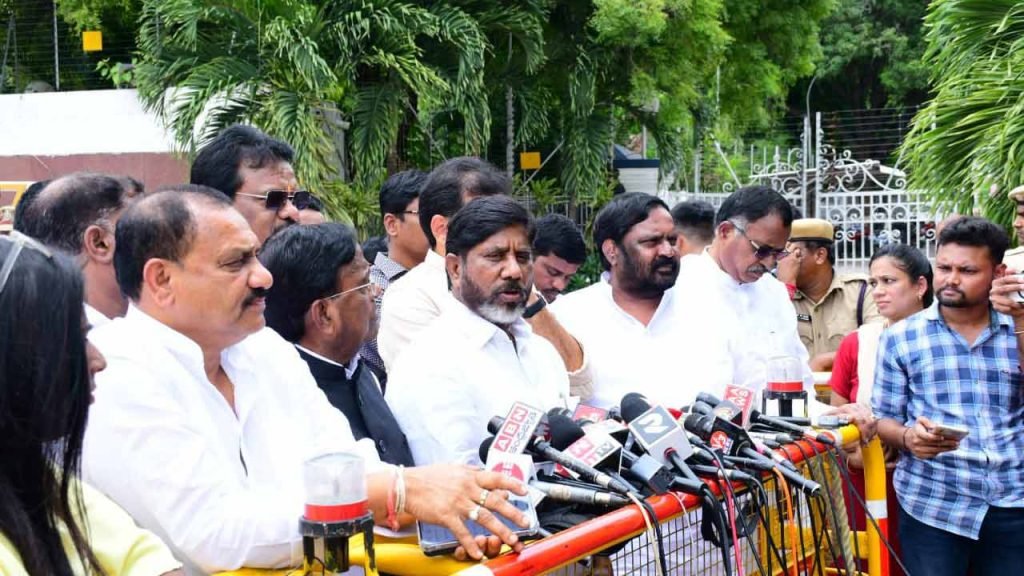 TPCC Delegation Briefed Guv On The Loss Due To Floods