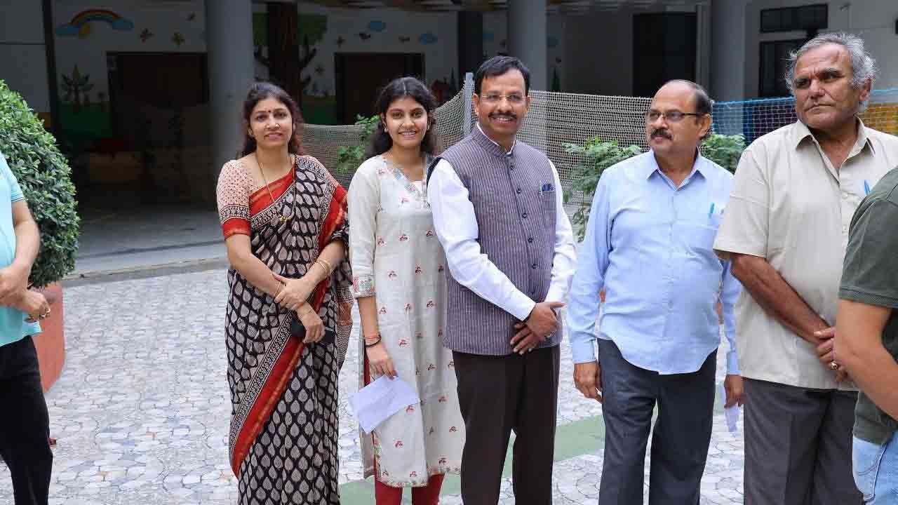 Telangana Elections: TSRTC MD VC Sajjanar Votes in Kondapur