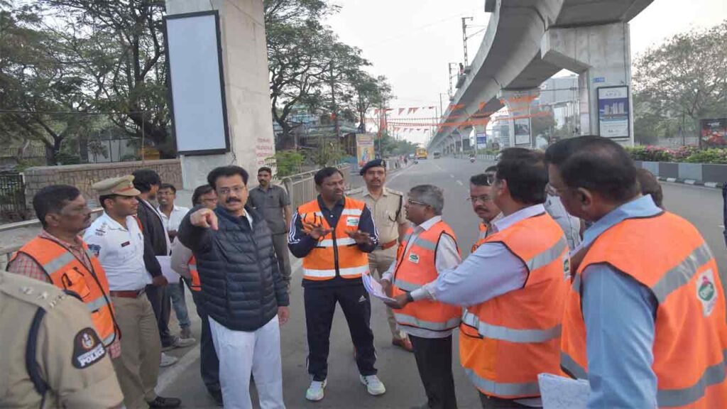 Officials in Action To Solve Traffic Problem In Hyderabad