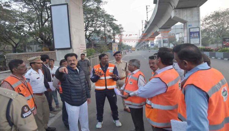 Officials in Action To Solve Traffic Problem In Hyderabad