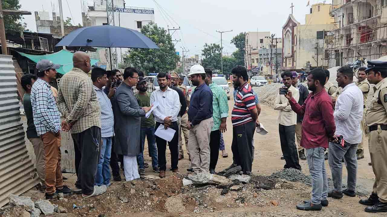 Threat To Amberpet Masjid; Amjed Ullah Khan Visits | INDToday