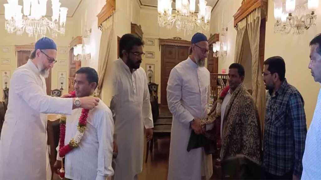 WATCH | Asaduddin Owaisi Honors Subhan Khan Who Saved Lives Of 9 People ...