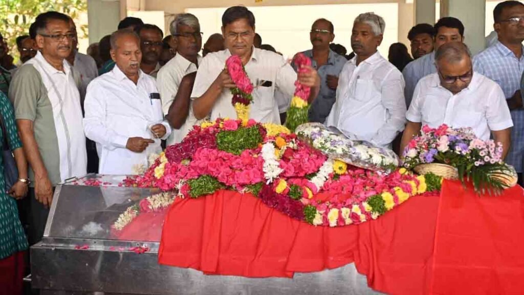CPI Leader Narayana Pay Tribute To Saibaba’s Body At Gunpark | INDToday