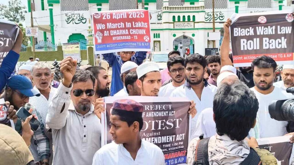 Protest Against Waqf (Amendment) Act Near Makkah Masjid