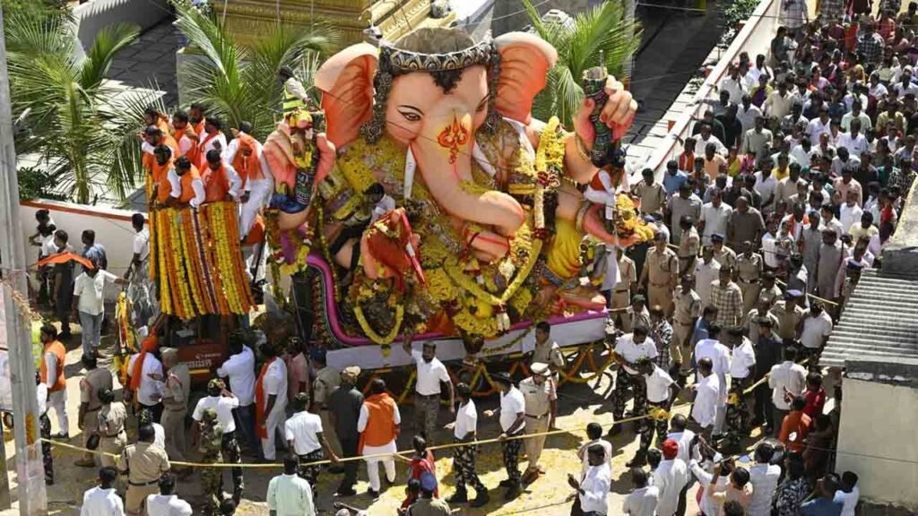 Hyderabad: Ganesh Immersion Continue Across City