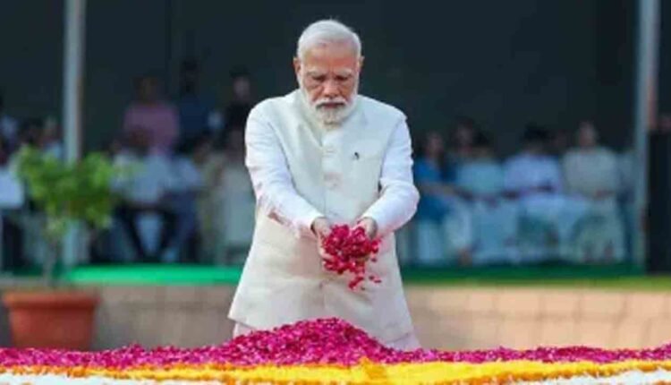 PM Modi Pays Tributes To Mahatma Gandhi And Lal Bahadur Shastri On ...