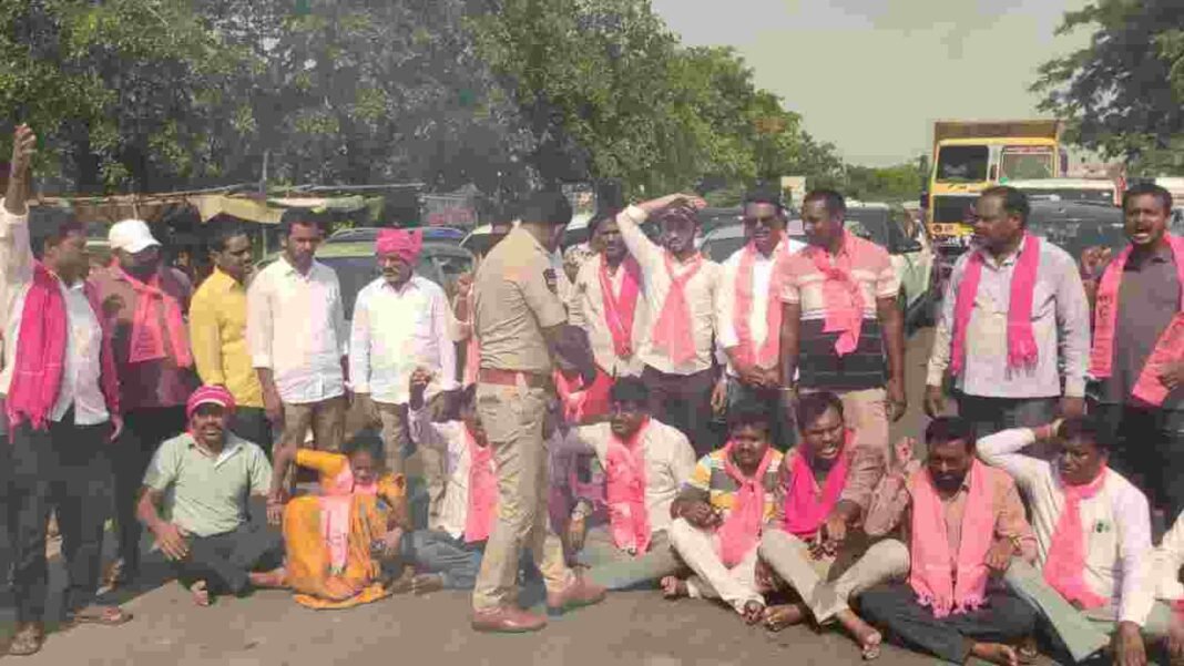 BRS Cadres Stage Protest In Mancherial Over Balka Suman Arrest